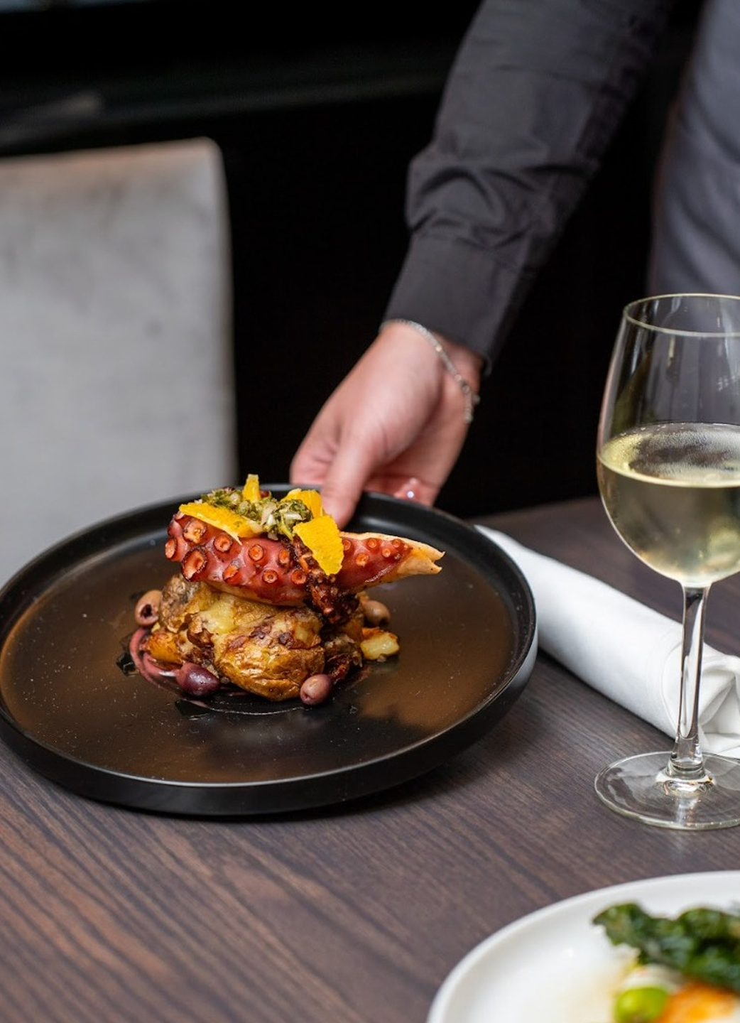 Vine & Oak Tavern | Dinner Brunch Lunch & Private Events